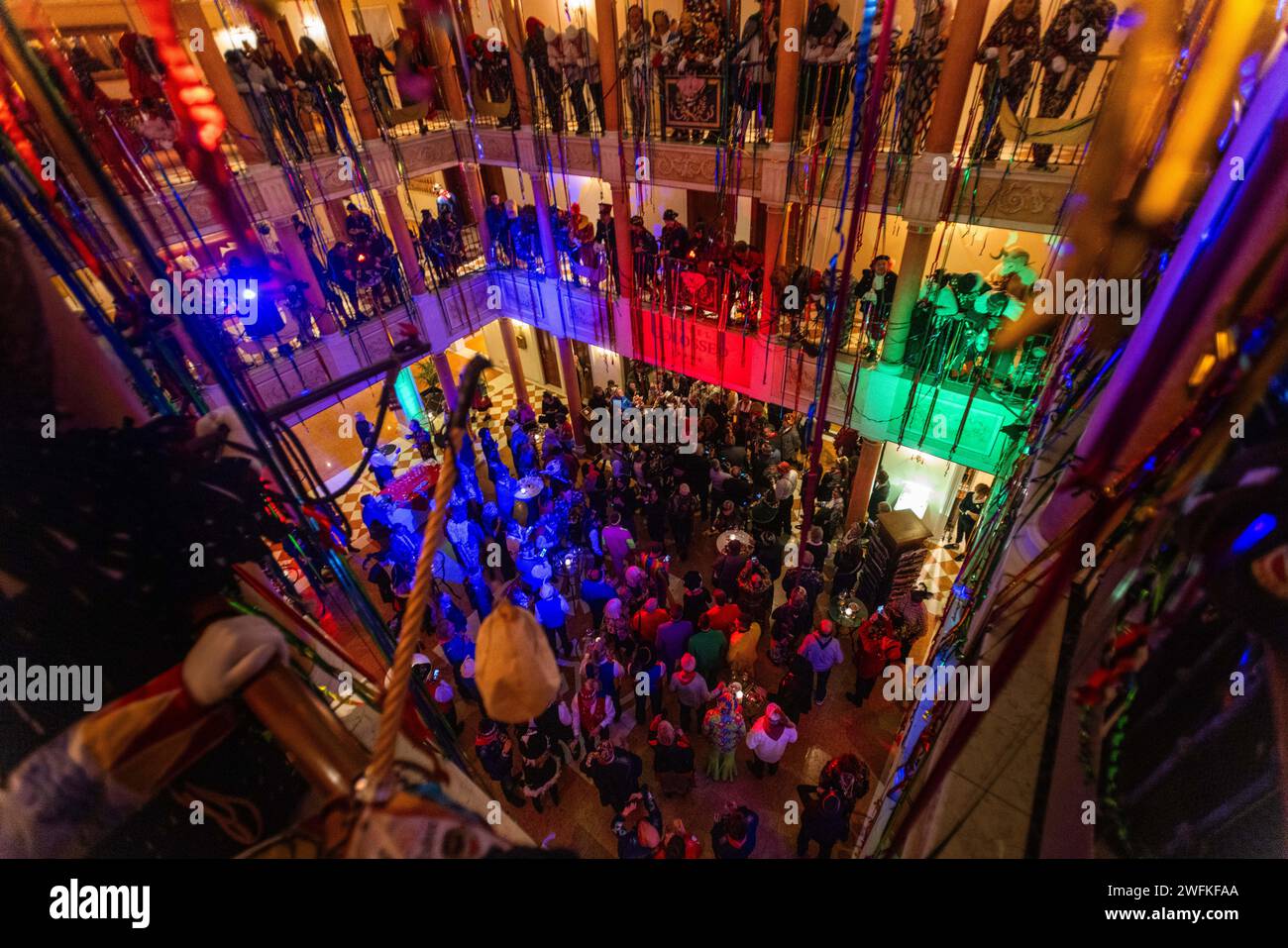 Rust, Germany. 31st Jan, 2024. Fools stand on the balconies of the ...