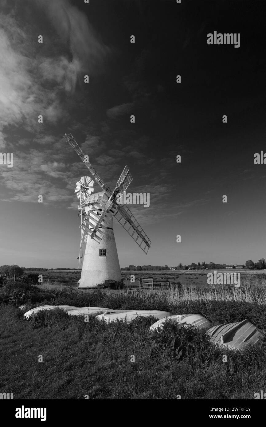View of Thurne windmill on the river Thurne, Norfolk Broads National ...