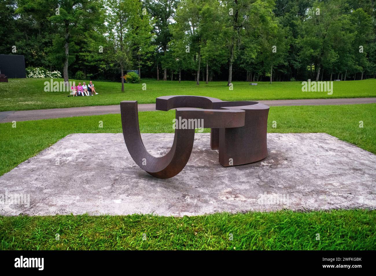 The Chillida-Leku Museum, sculptures in gardens and forests of the ...