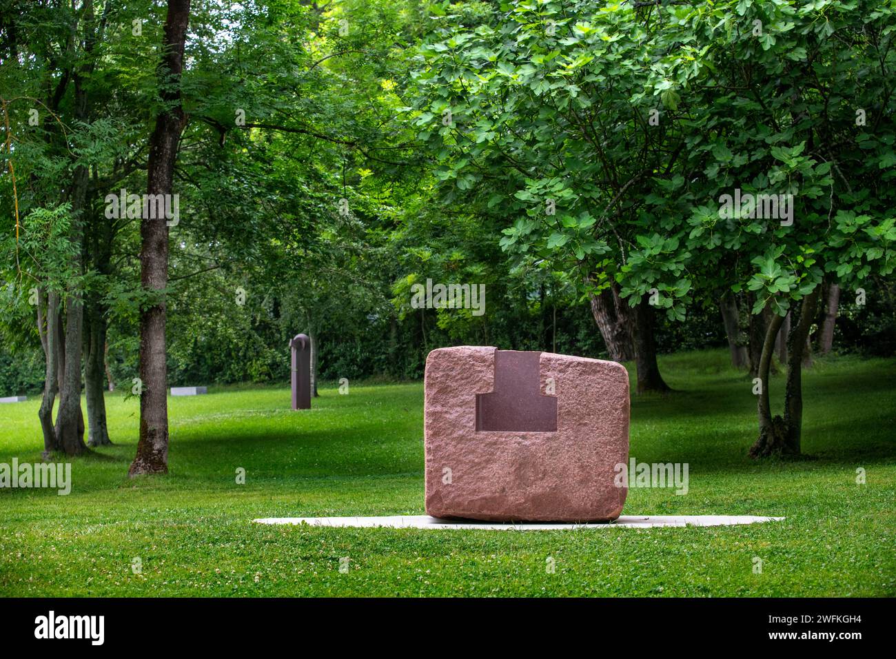 The Chillida-Leku Museum, sculptures in gardens and forests of the ...
