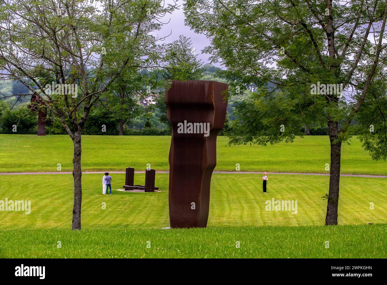 The Chillida-Leku Museum, sculptures in gardens and forests of the ...