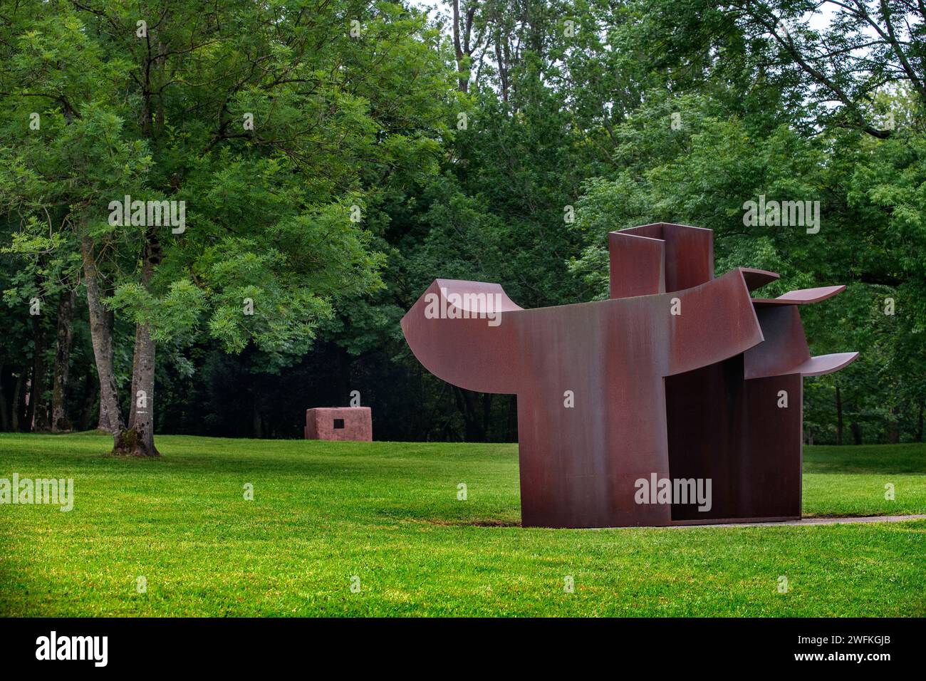 The Chillida-Leku Museum, sculptures in gardens and forests of the ...