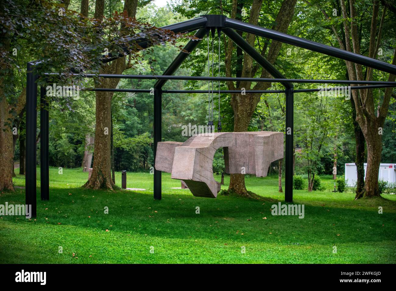 Lugar de Encuentros IV The Chillida-Leku Museum, sculptures in gardens ...