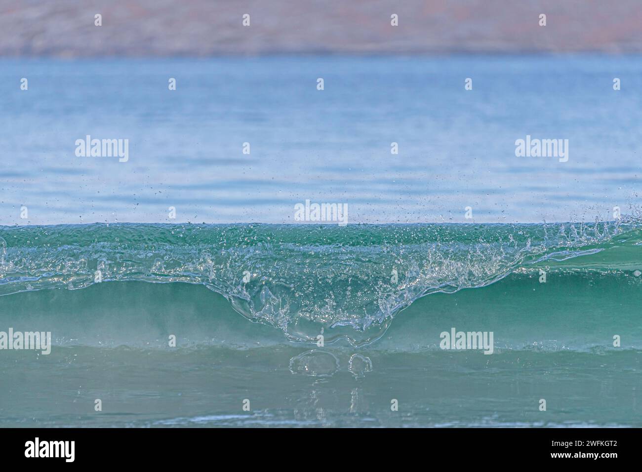 Beautiful turquoise waves breaking gently hi-res stock photography and ...