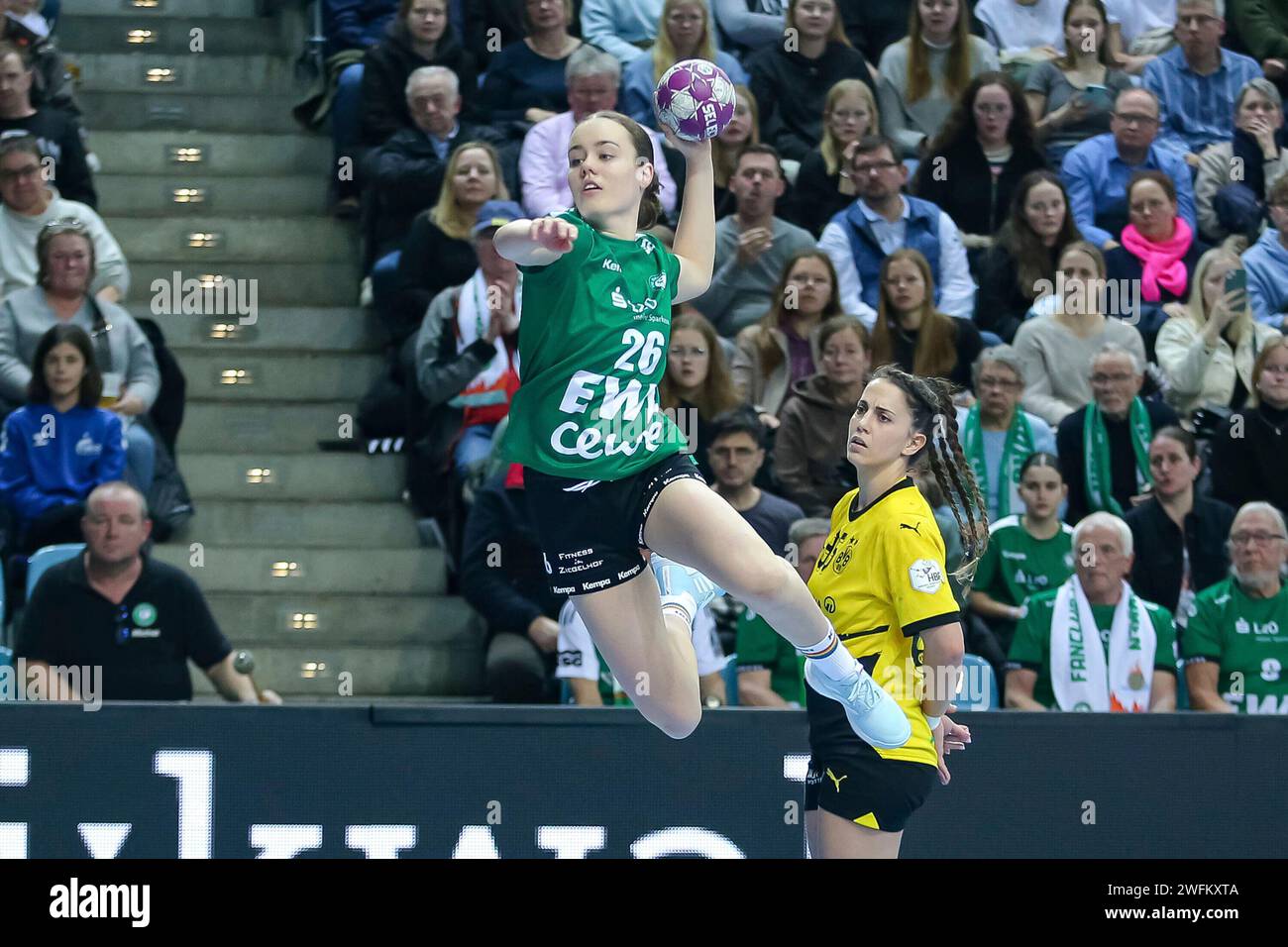 Oldenburg, Deutschland. 31st Jan, 2024. v.li.: Pam Korsten (VfL ...