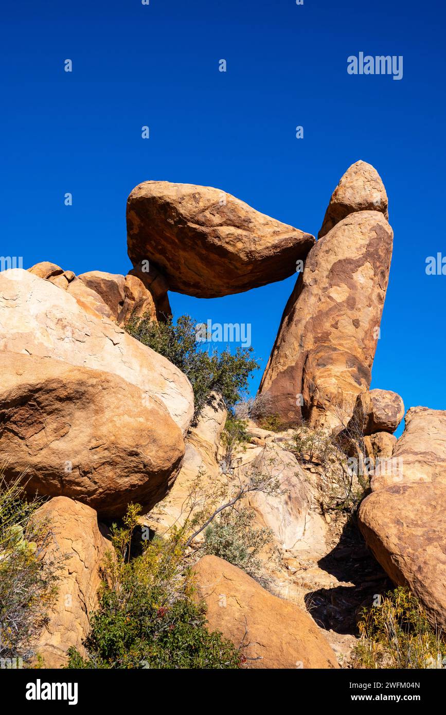 Big balanced rock trail hi-res stock photography and images - Alamy