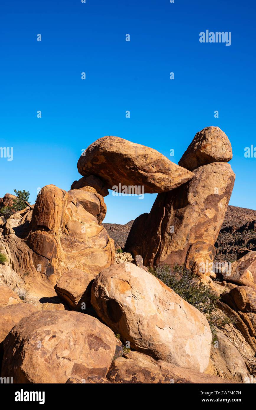 Big balanced rock trail hi-res stock photography and images - Alamy