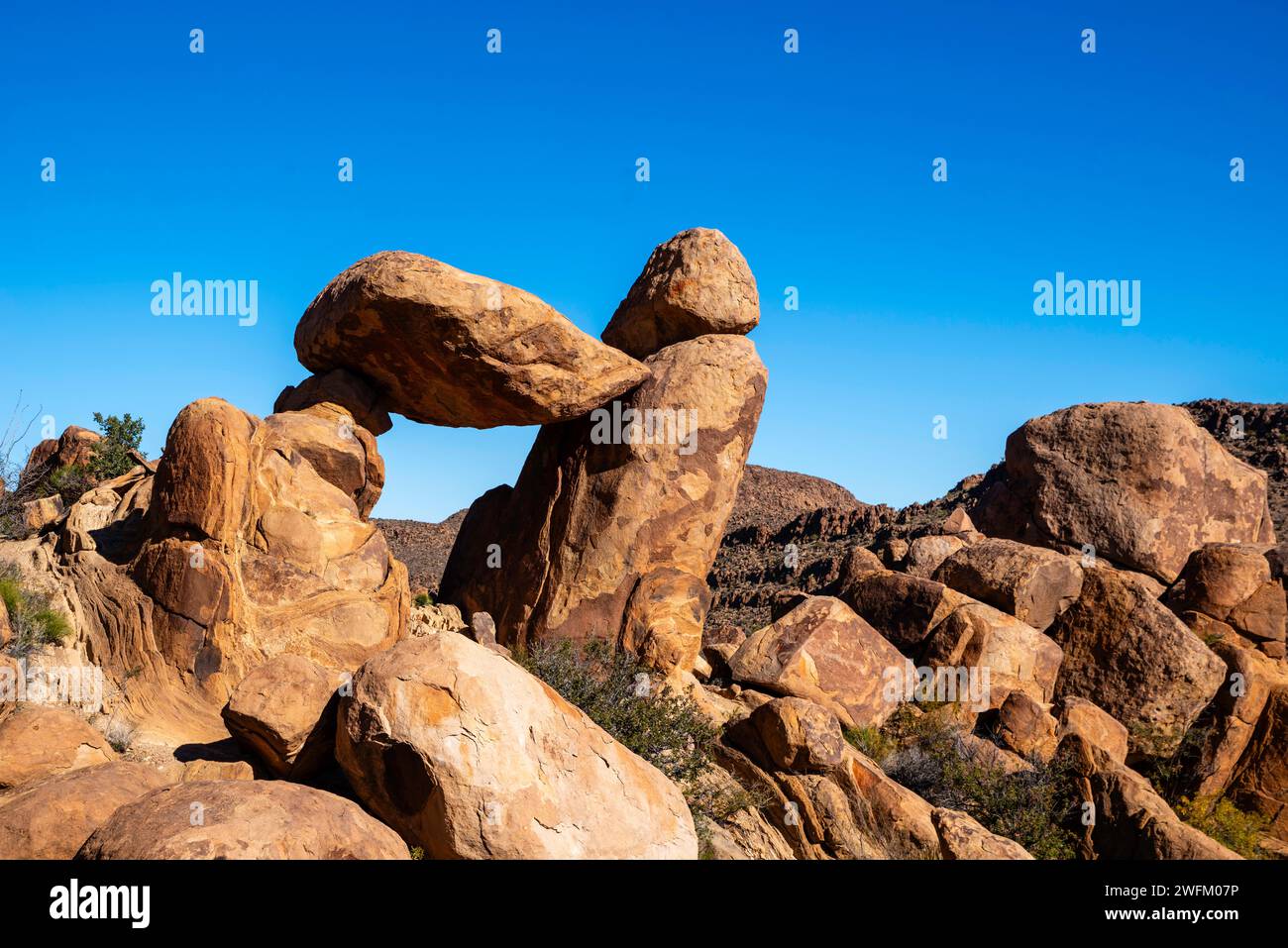 Big balanced rock trail hi-res stock photography and images - Alamy