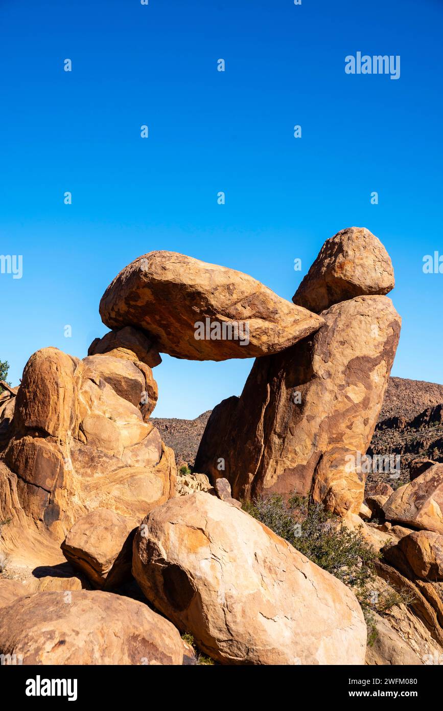 Big balanced rock trail hi-res stock photography and images - Alamy