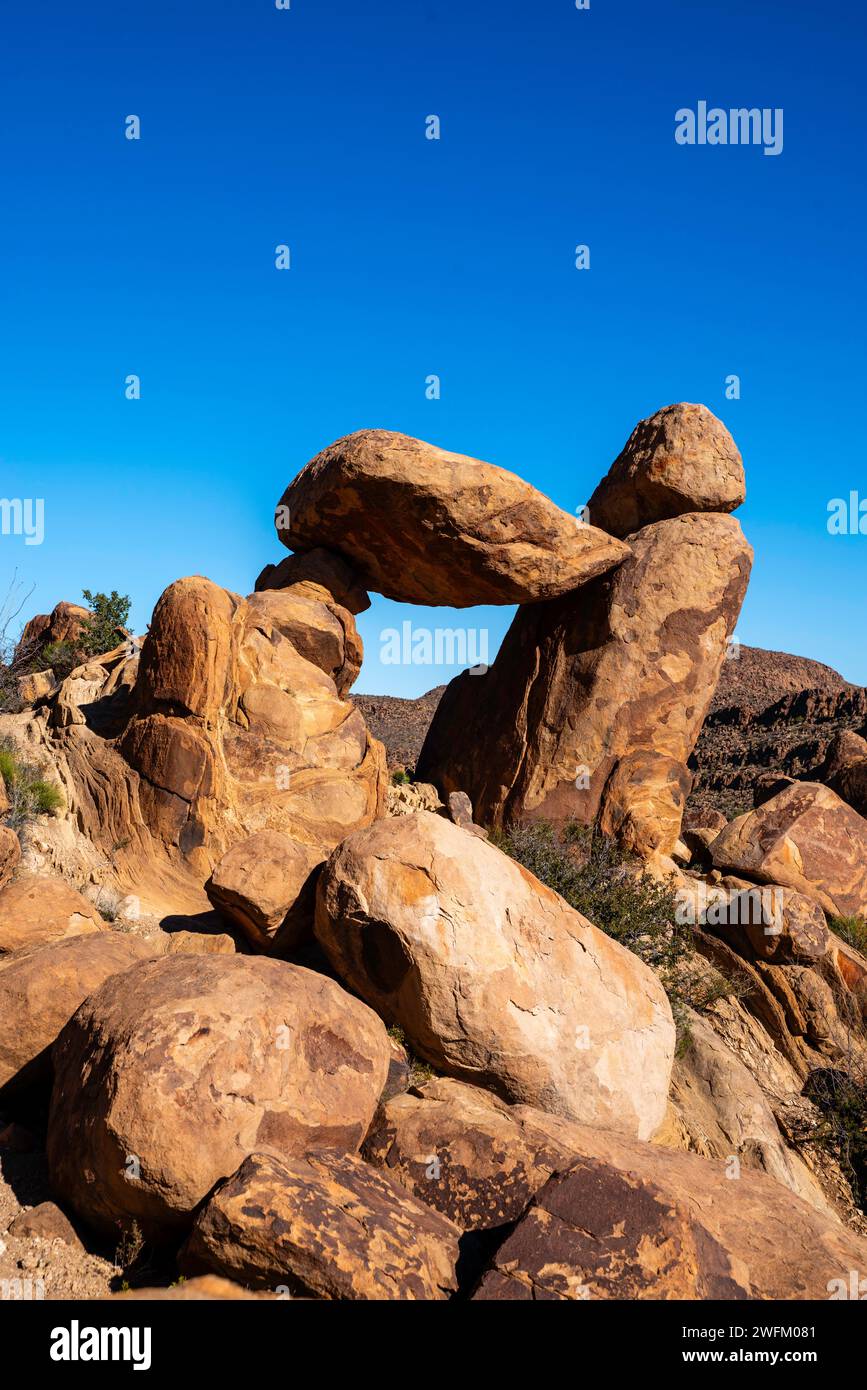 Big balanced rock trail hi-res stock photography and images - Alamy