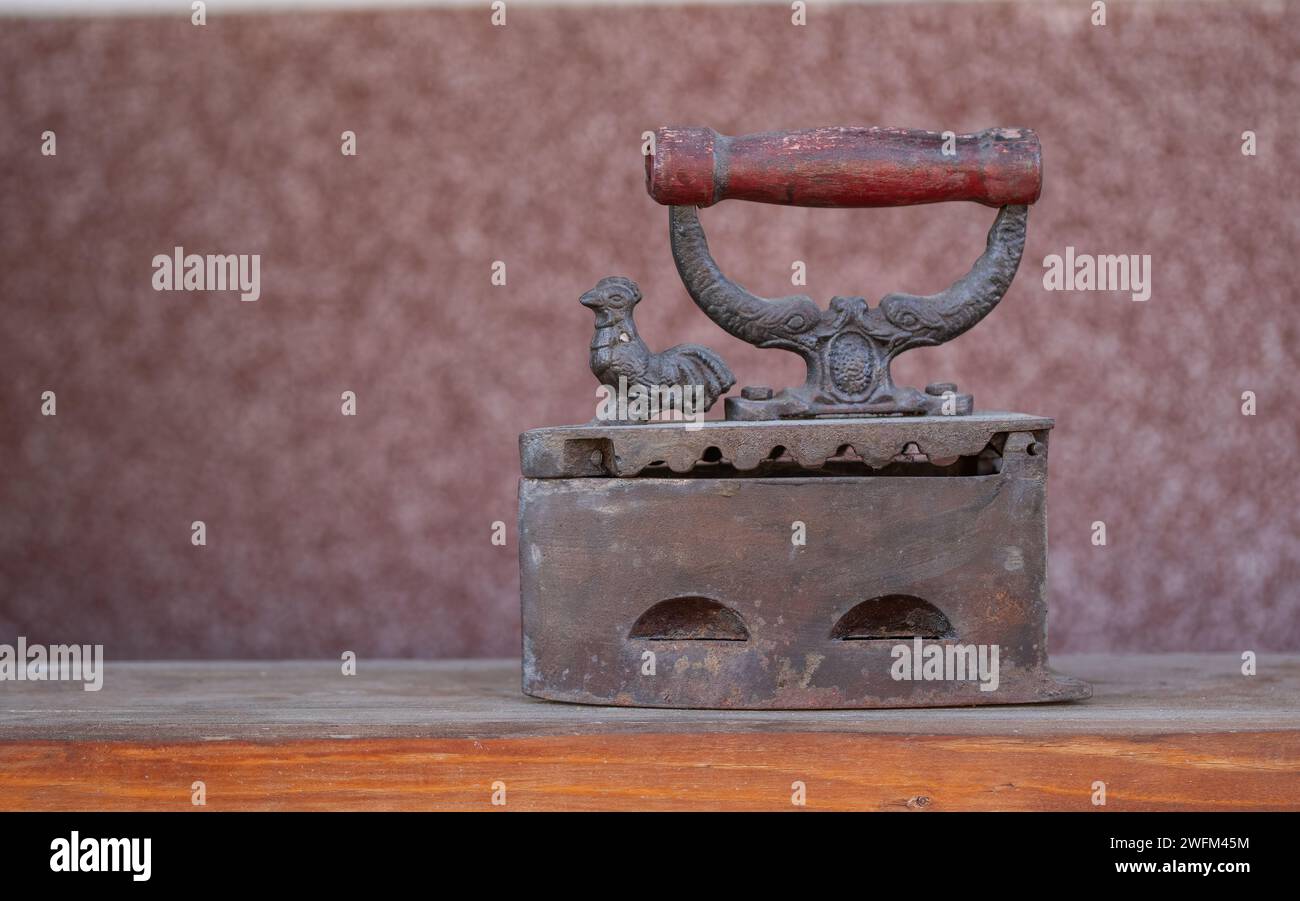 Old laundry equipment hi-res stock photography and images - Alamy