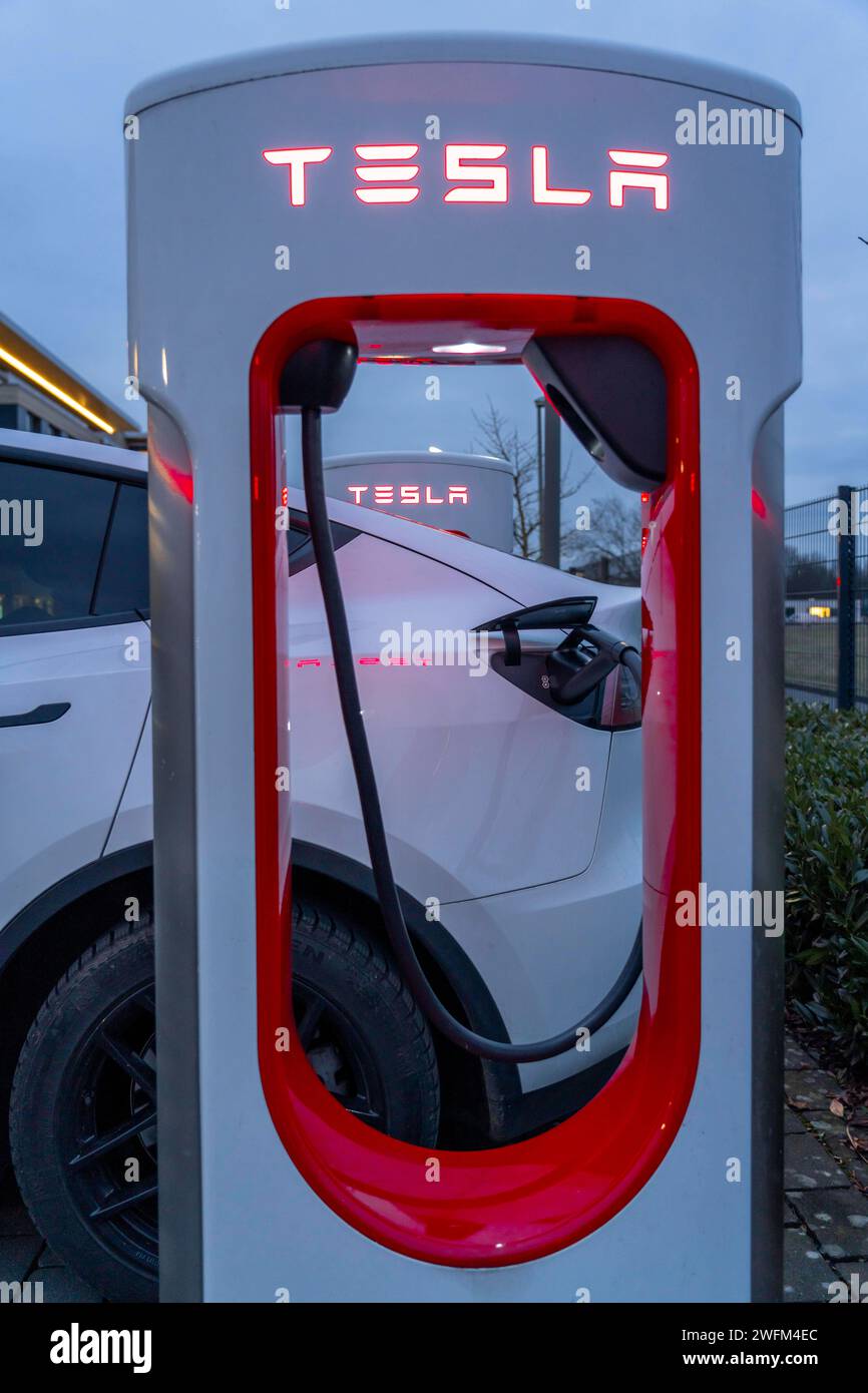 Tesla Supercharger Station, Schnellladesäulen der Firma Tesla ...