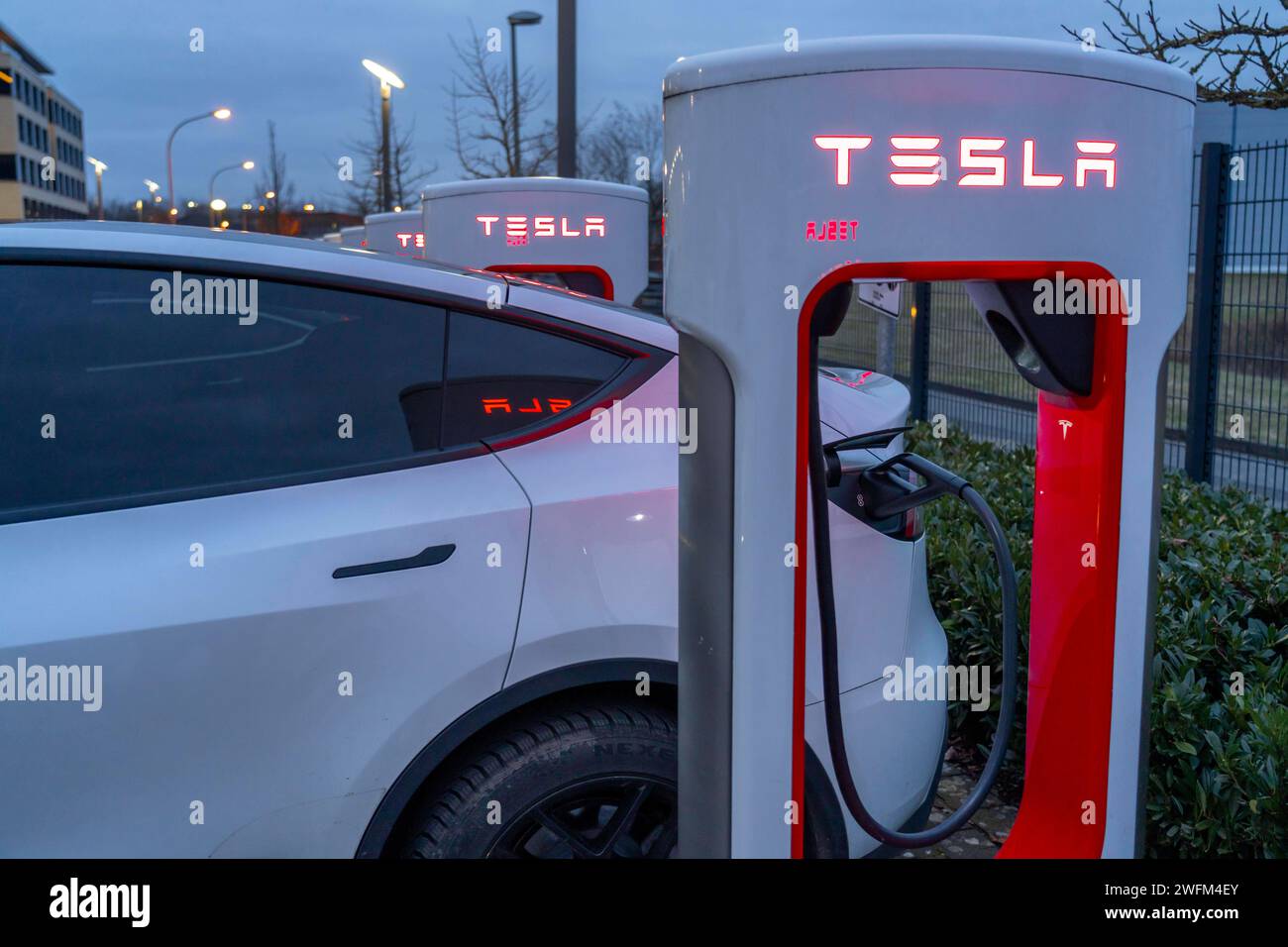 Tesla Supercharger Station, Schnellladesäulen der Firma Tesla ...