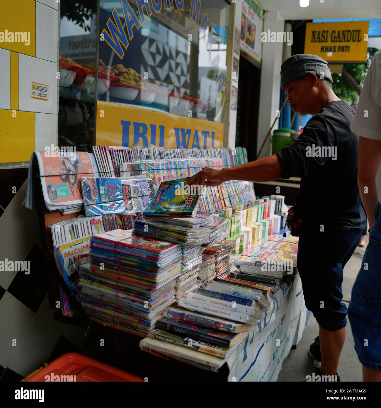 Magazine Shopping, Central Jakarta Stock Photo - Alamy