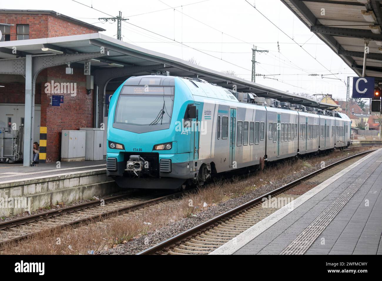 Eisenbahnverkehr am Bahnhof Rheine. Regionalbahn Zug der Eurobahn. RB61, Wiehengebirgs-Bahn, von ...