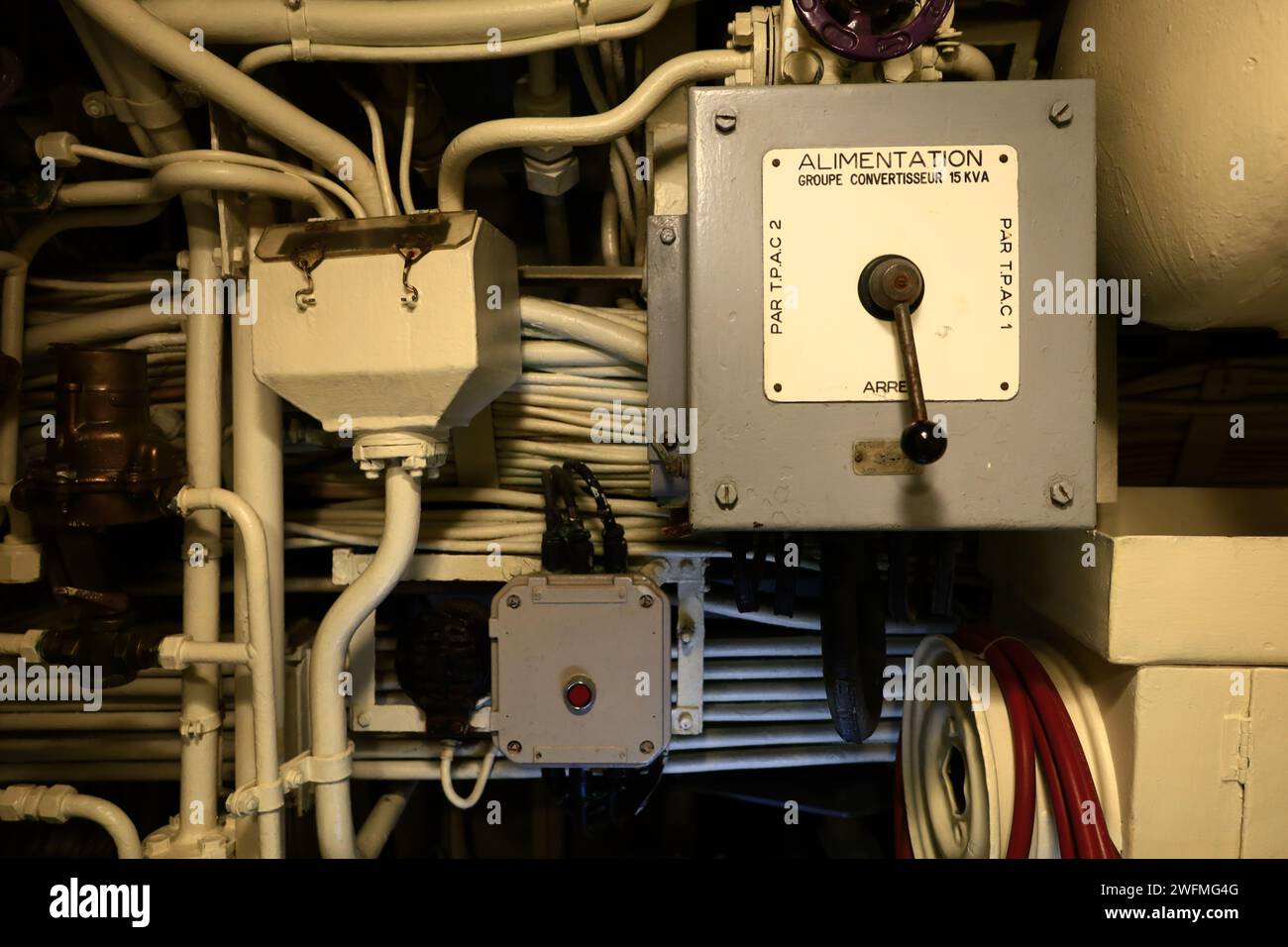 The Flore S645 was a Daphne-class French submarine. Launched in 1960 ...