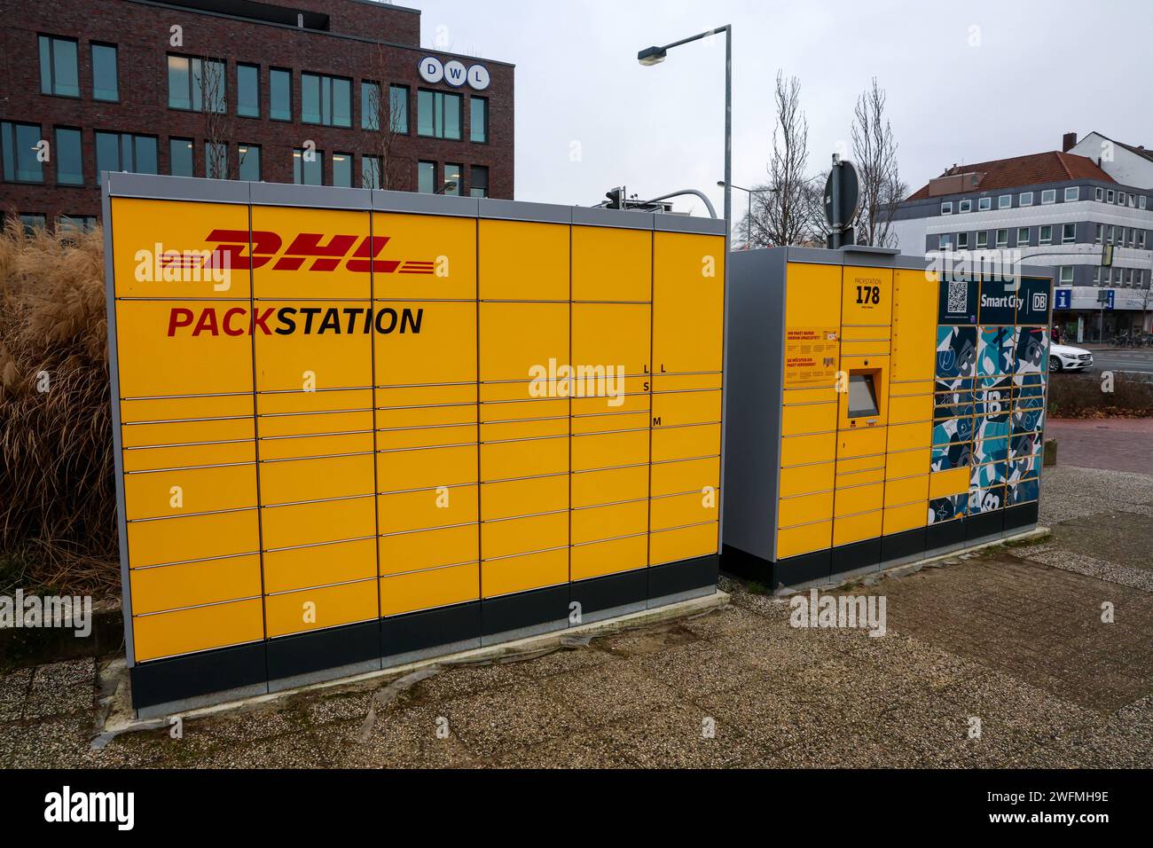 Dhl packing stations hi-res stock photography and images - Alamy