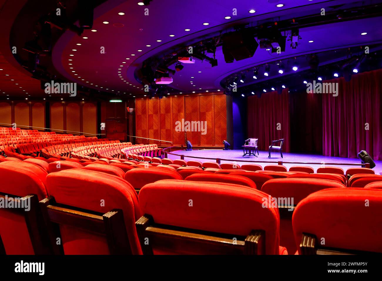 Musical performnces hi-res stock photography and images - Alamy