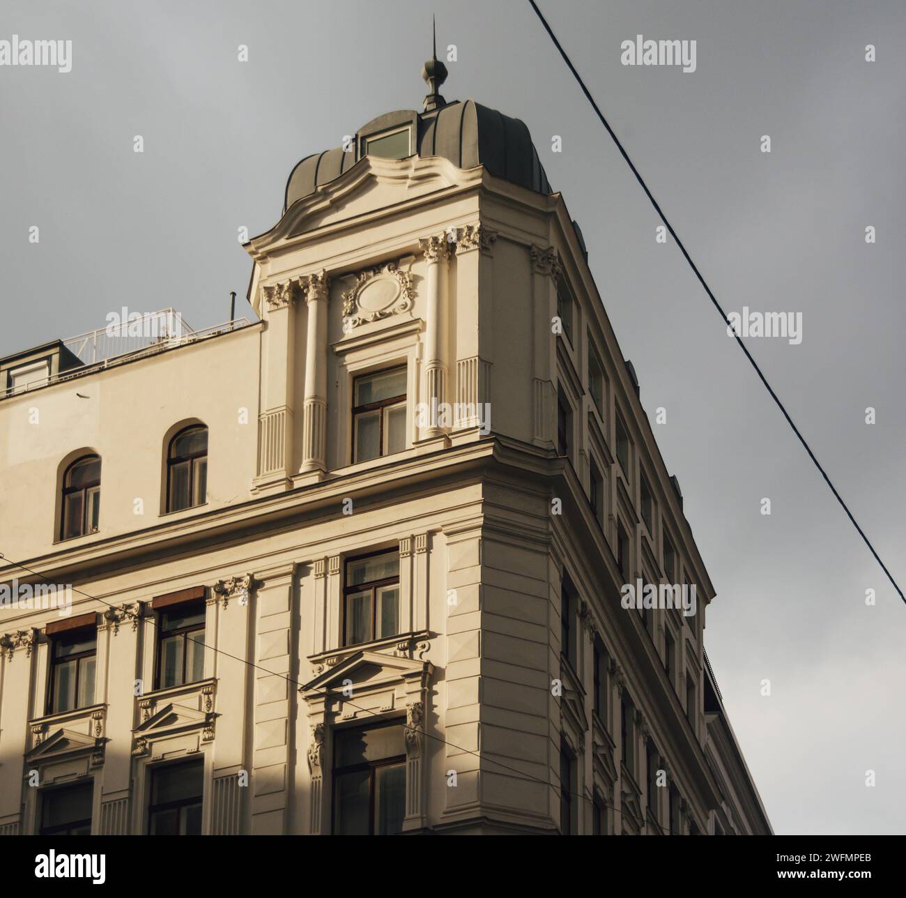 Sunlight from the left hi-res stock photography and images - Alamy