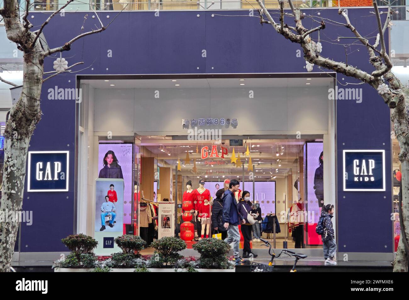 Shanghai, China. 01st Feb, 2024. SHANGHAI, CHINA - JANUARY 31, 2024 - A GAP clothing store in ...