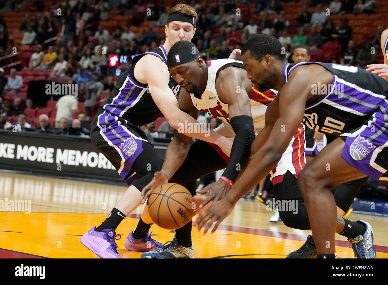 Sacramento Kings forward Harrison Barnes (40), guard Kevin Huerter (9 ...