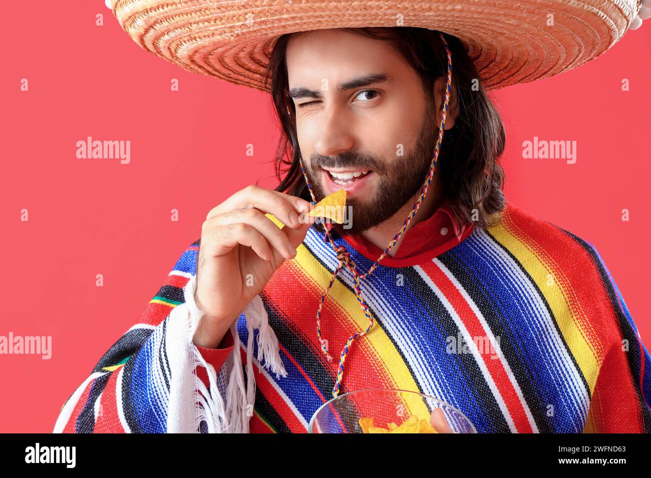 Mexican man poncho sombrero eating hi-res stock photography and images ...