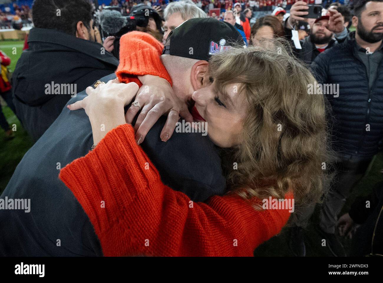 Kansas City Chiefs tight end Travis Kelce and Taylor Swift hug after an ...