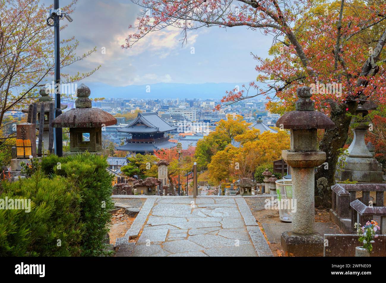Kurodani temple hi-res stock photography and images - Alamy