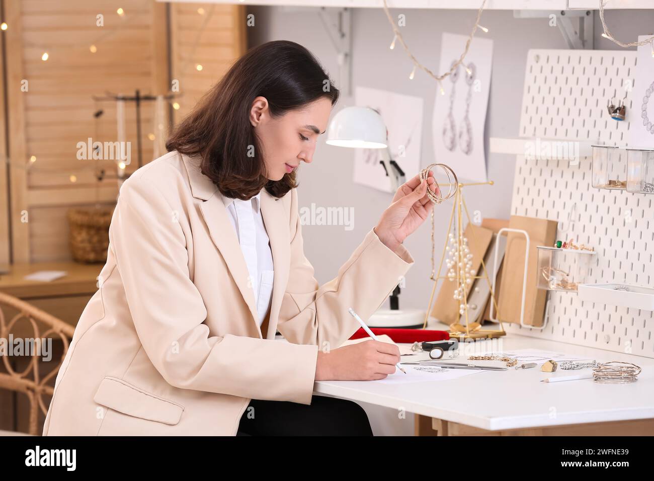Female jewelry designer drawing hi-res stock photography and images - Alamy