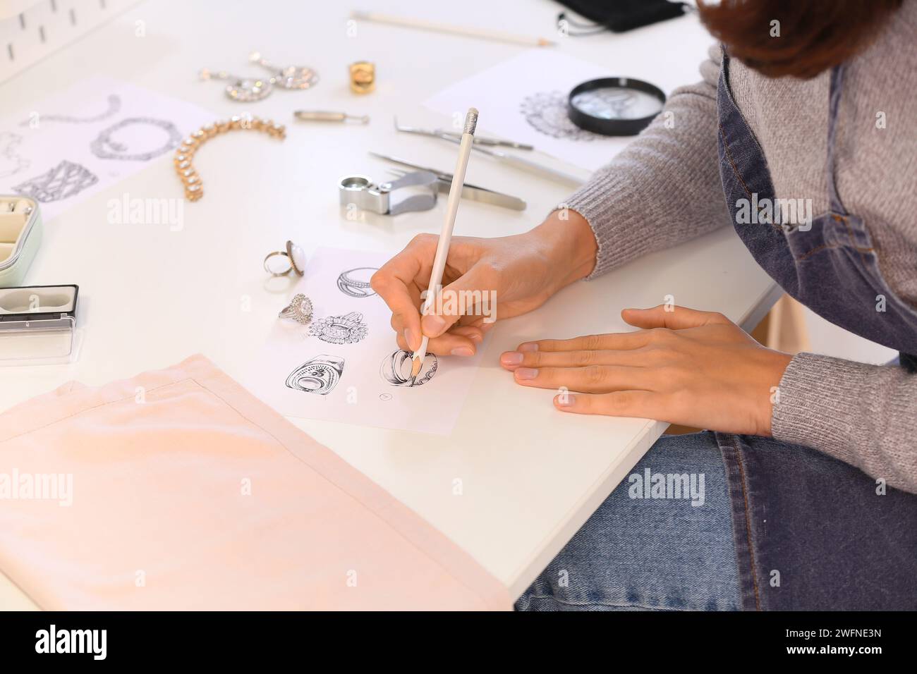 Female jewelry designer drawing hi-res stock photography and images - Alamy
