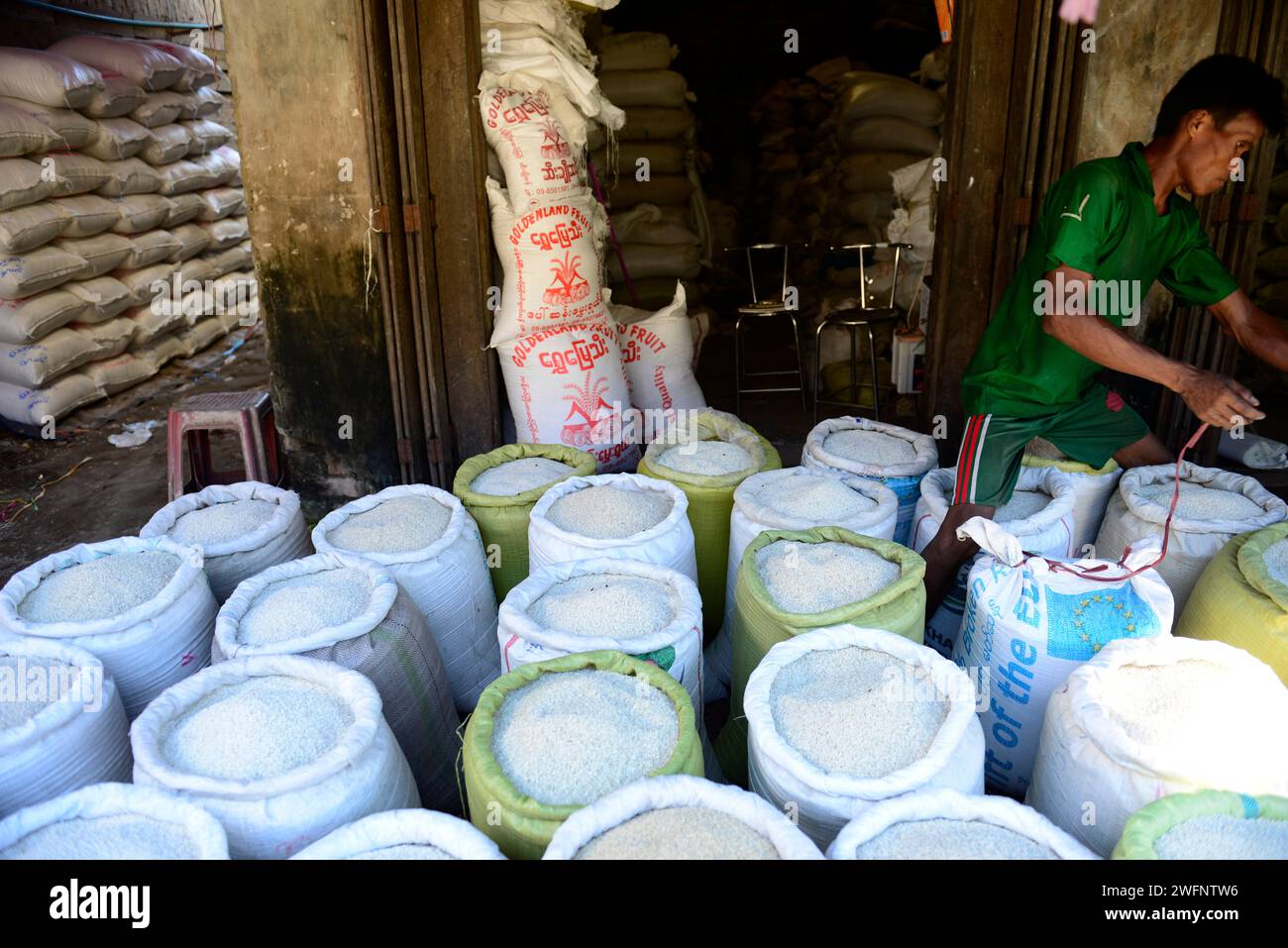 Baskets of rice hi-res stock photography and images - Alamy