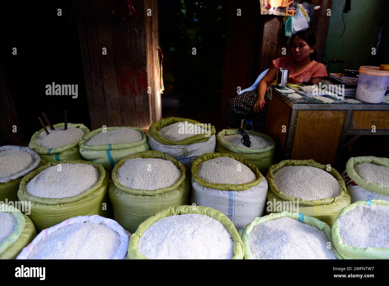 Rice shop hi-res stock photography and images - Alamy