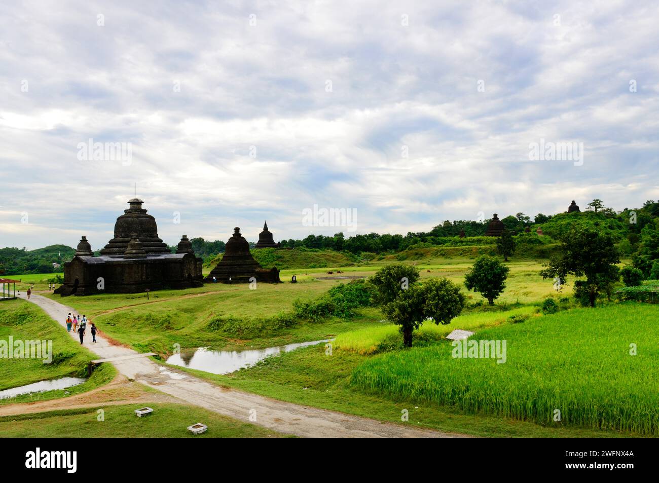 Ancient ruins in Mrauk U, Rakhine state, Myanmar Stock Photo - Alamy