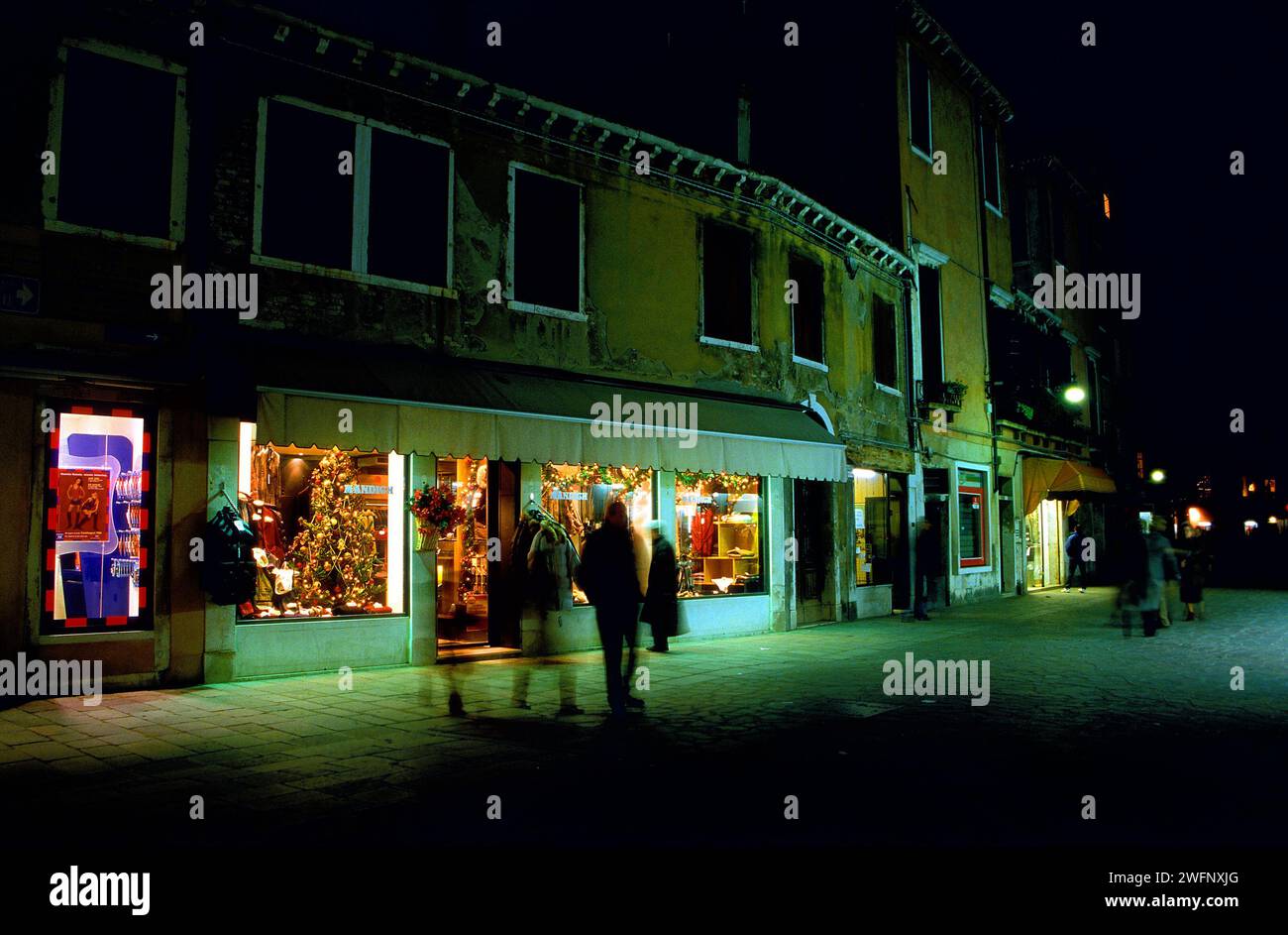 Street scene venice hi-res stock photography and images - Alamy