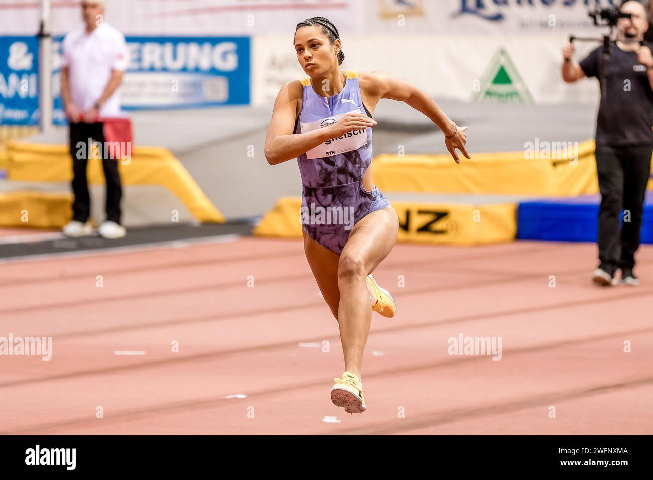 Cottbus, Germany. 31st Jan, 2024. Athletics: International high jump ...