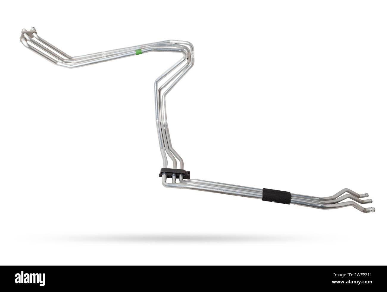 Air conditioning hose for supplying refrigerant or oil for cooling air ...