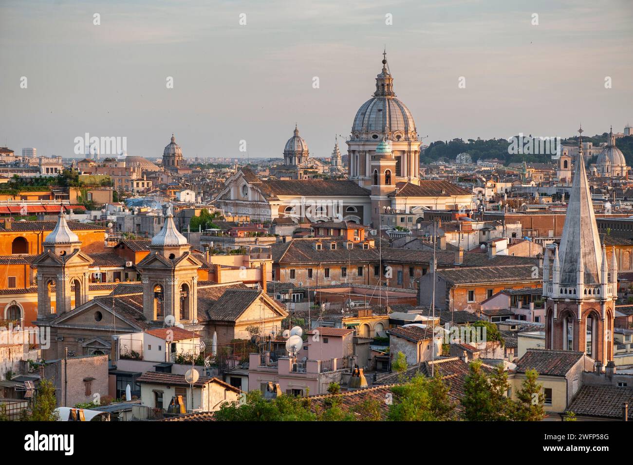 Domes rome skyline churches hi-res stock photography and images - Alamy