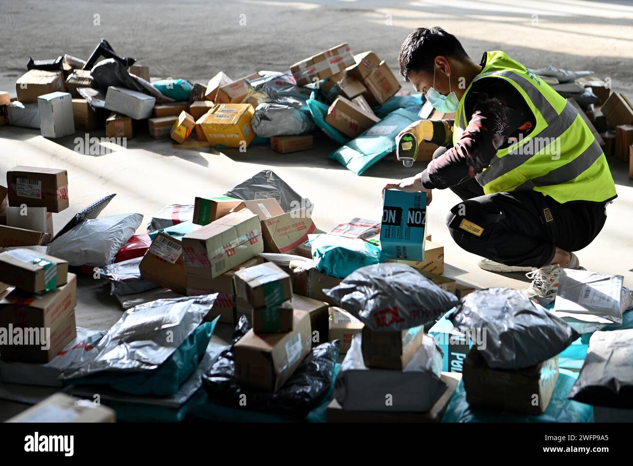 **CHINESE MAINLAND, HONG KONG, MACAU AND TAIWAN OUT** Workers sort ...