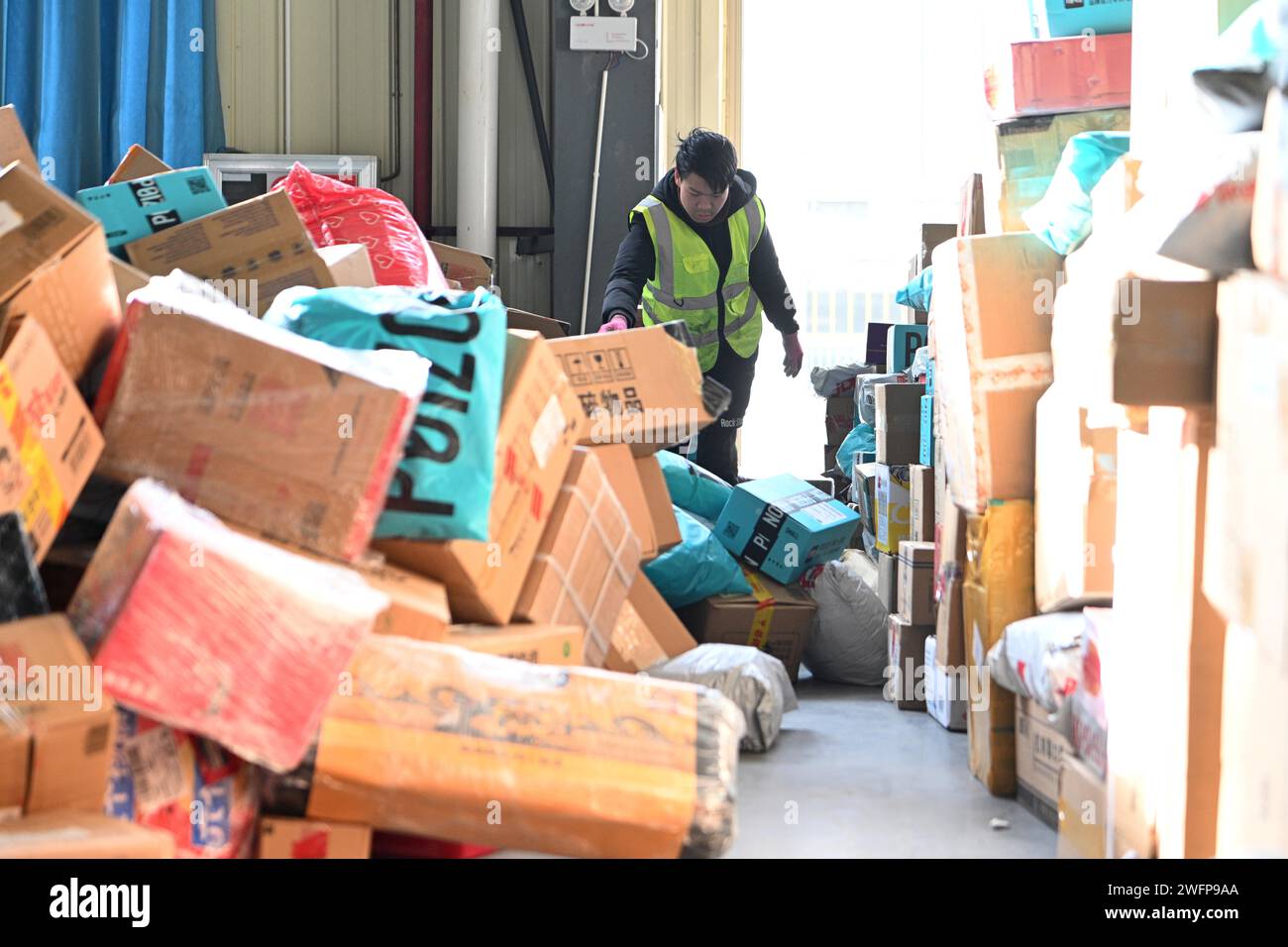 **CHINESE MAINLAND, HONG KONG, MACAU AND TAIWAN OUT** Workers sort ...