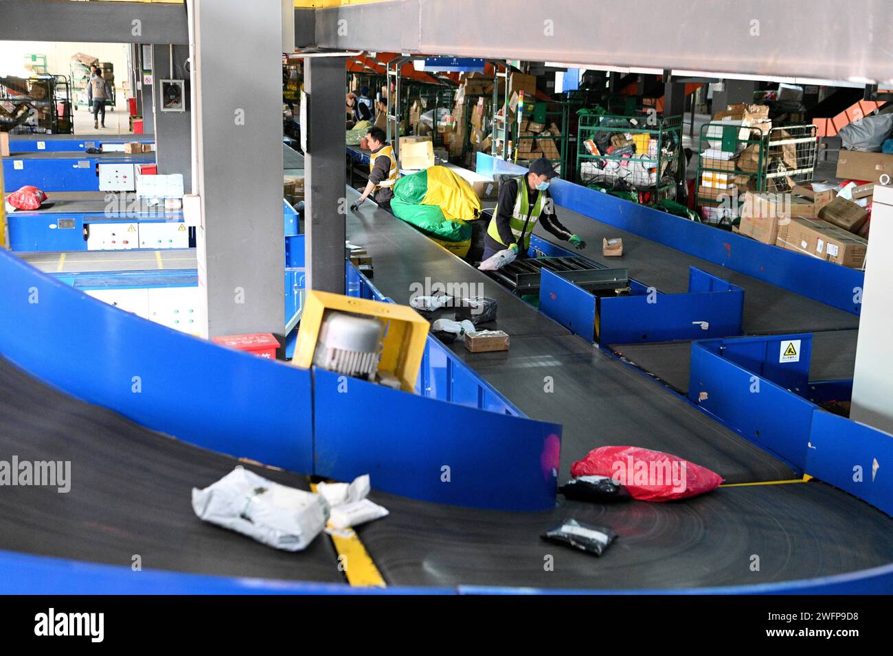 **CHINESE MAINLAND, HONG KONG, MACAU AND TAIWAN OUT** Workers sort ...