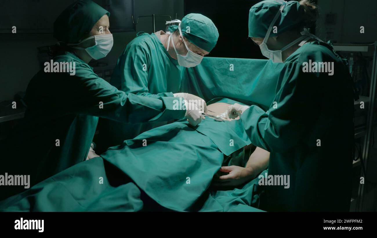 Medical team performing surgery in operation room Stock Photo - Alamy