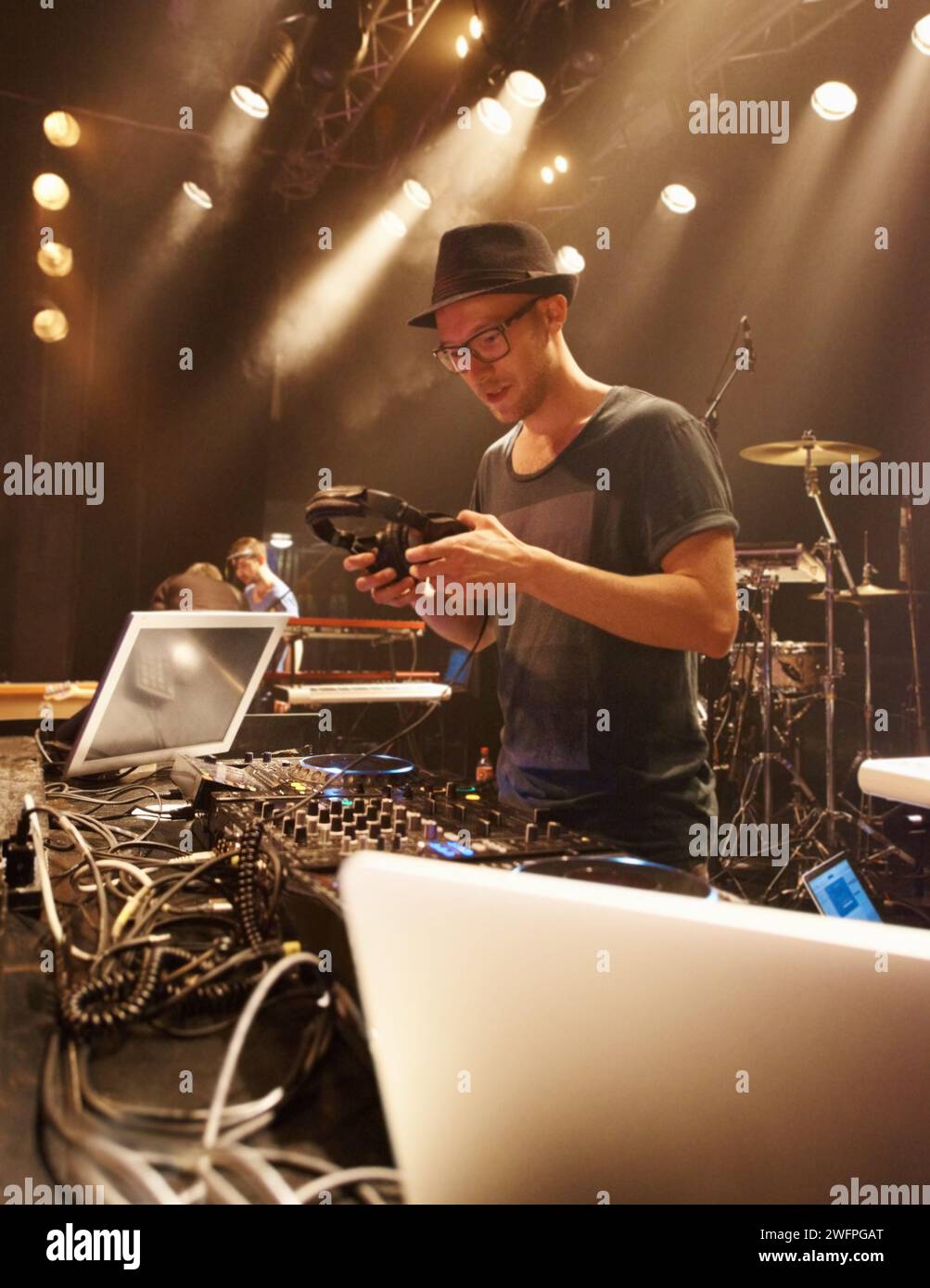 Dj techno hi-res stock photography and images - Alamy
