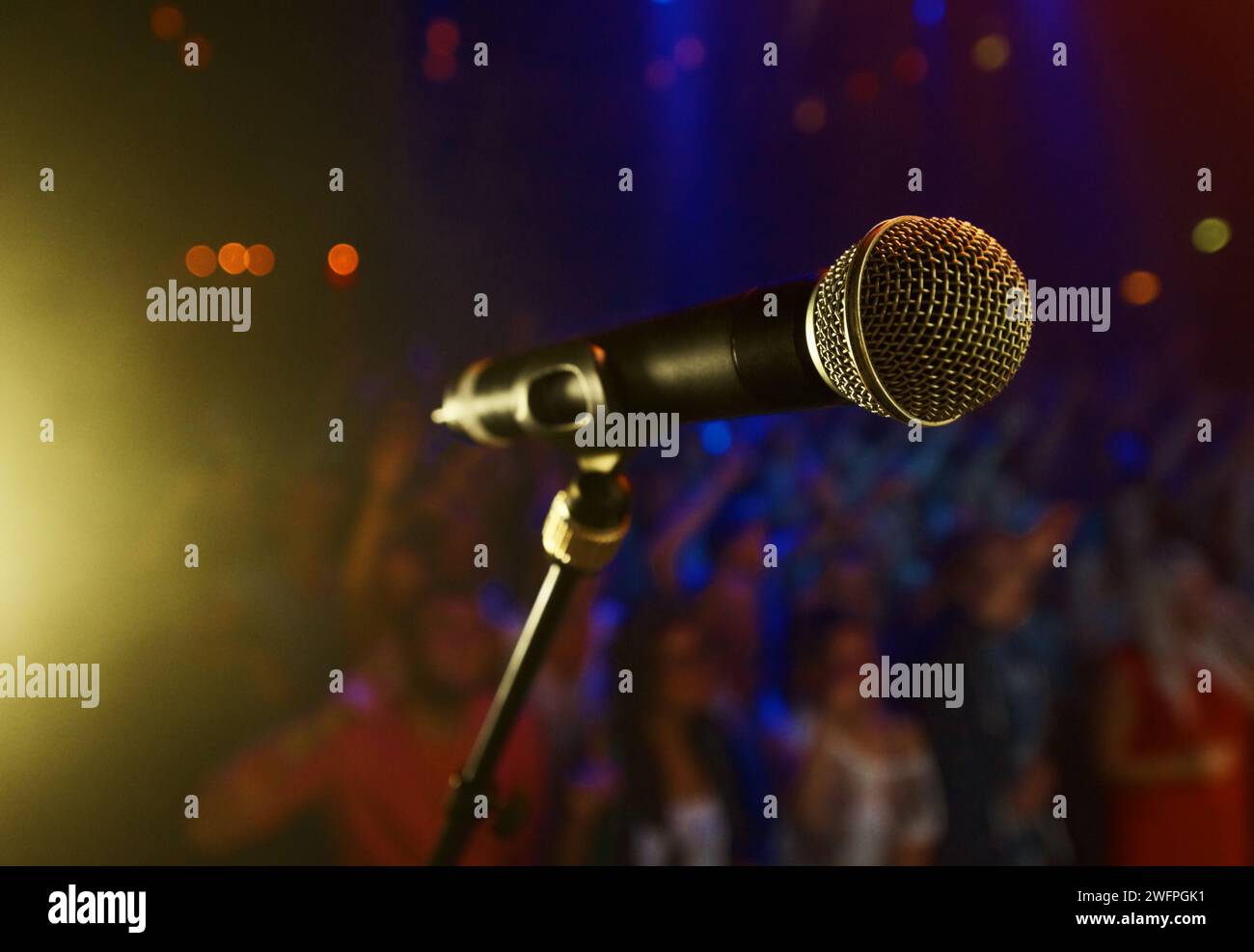 Dark theatre stage hi-res stock photography and images - Alamy