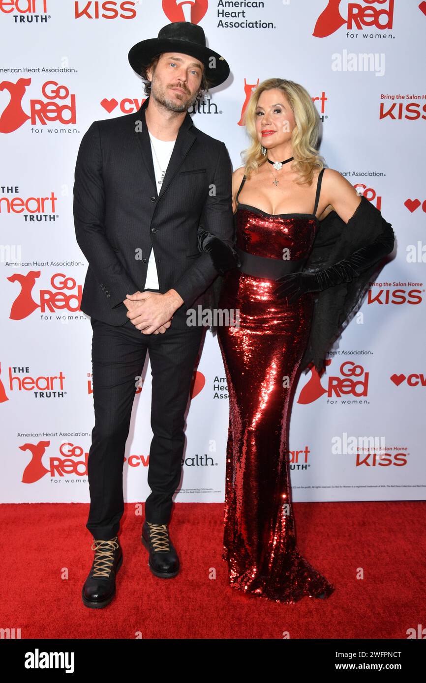 Christopher Backus and Mira Sorvino Stock Photo - Alamy