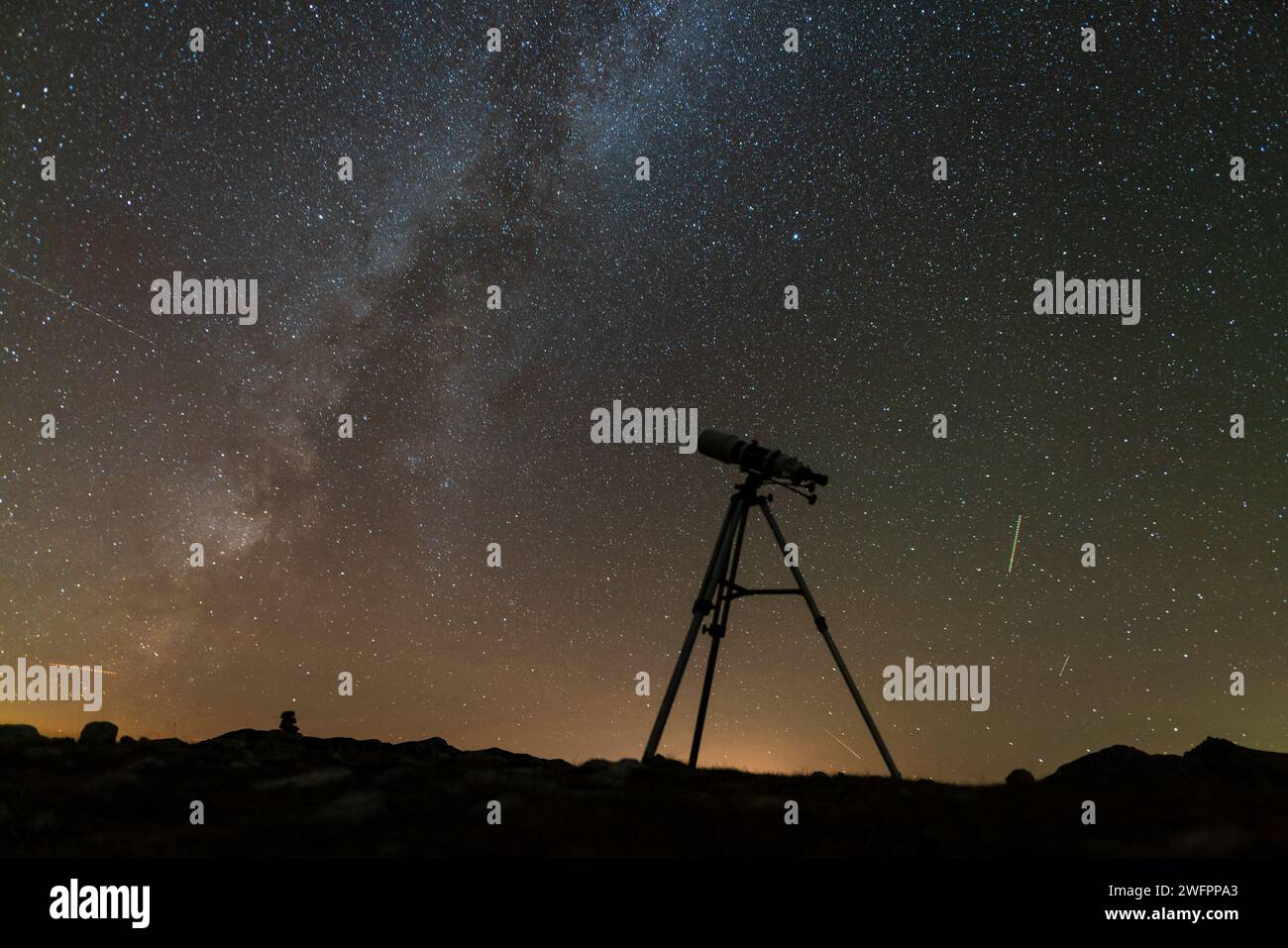 Moving stars in starry sky hi-res stock photography and images - Alamy