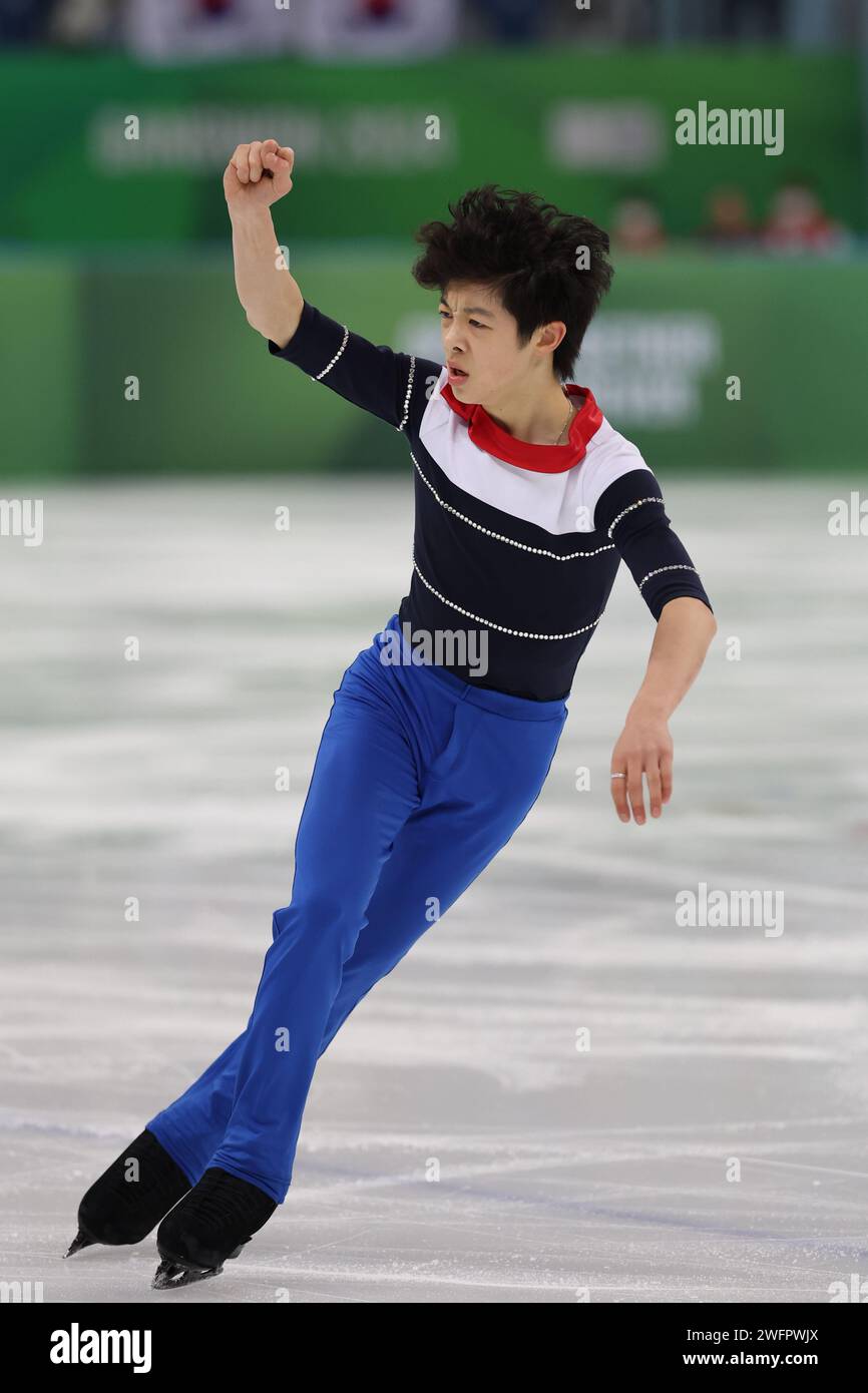 Gangneung, South Korea. 1st Feb, 2024. David Li of Canada performs during the men single skating ...