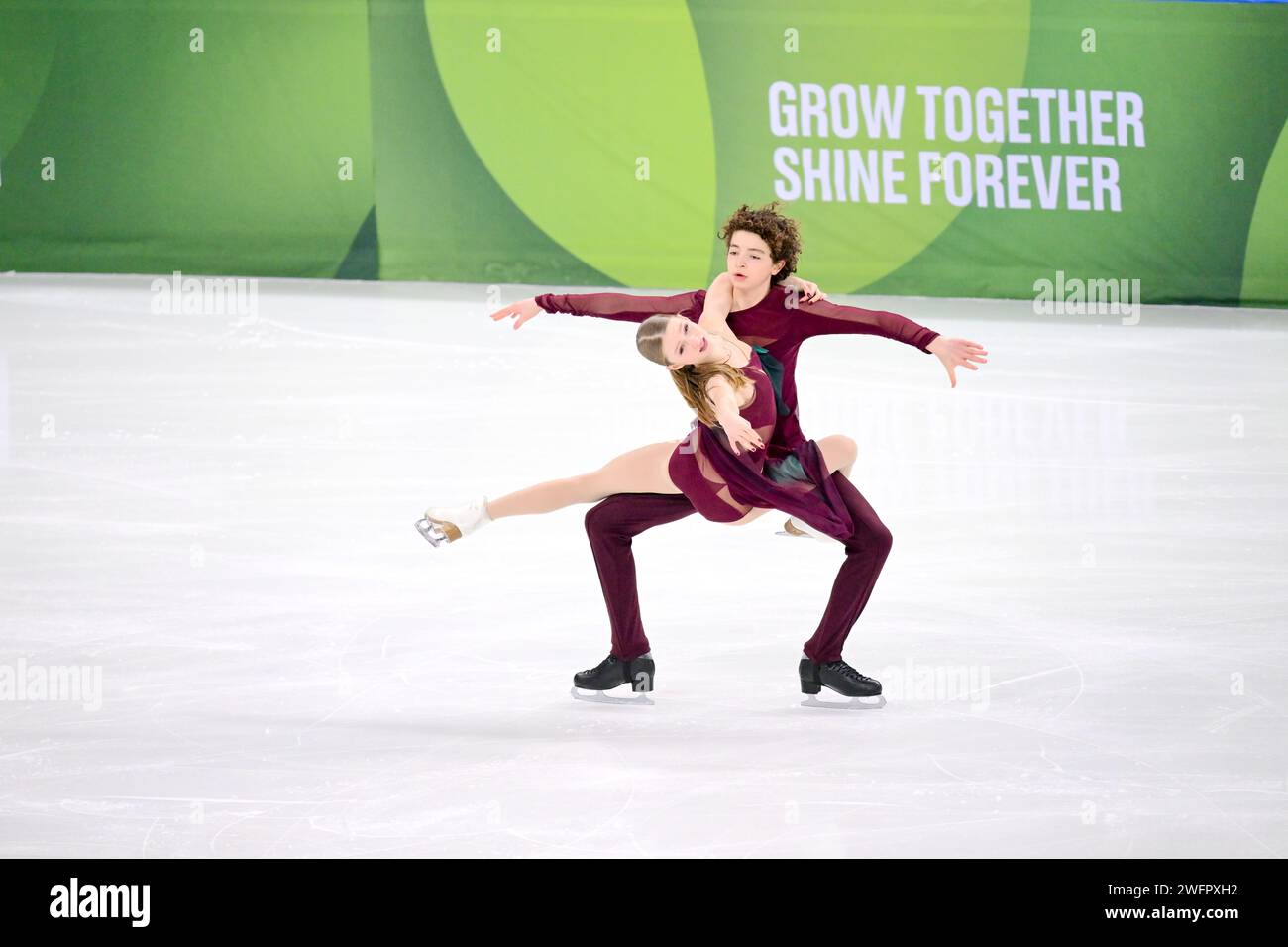 Gangneung, South Korea. 1st Feb, 2024. Olivia Ilin (front)/ Dylan Cain ...