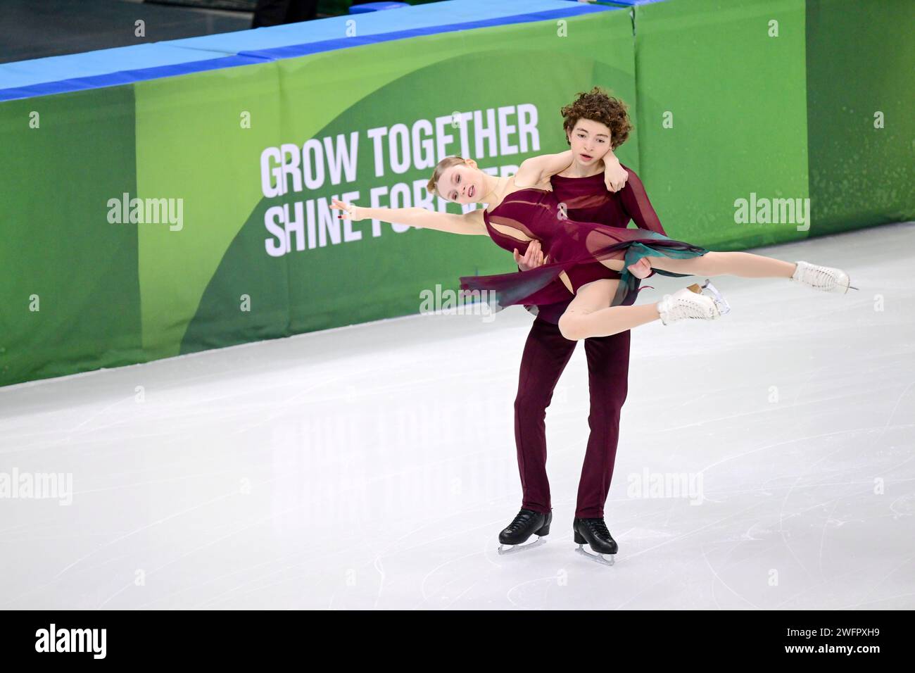 Gangneung, South Korea. 1st Feb, 2024. Olivia Ilin (front)/ Dylan Cain ...