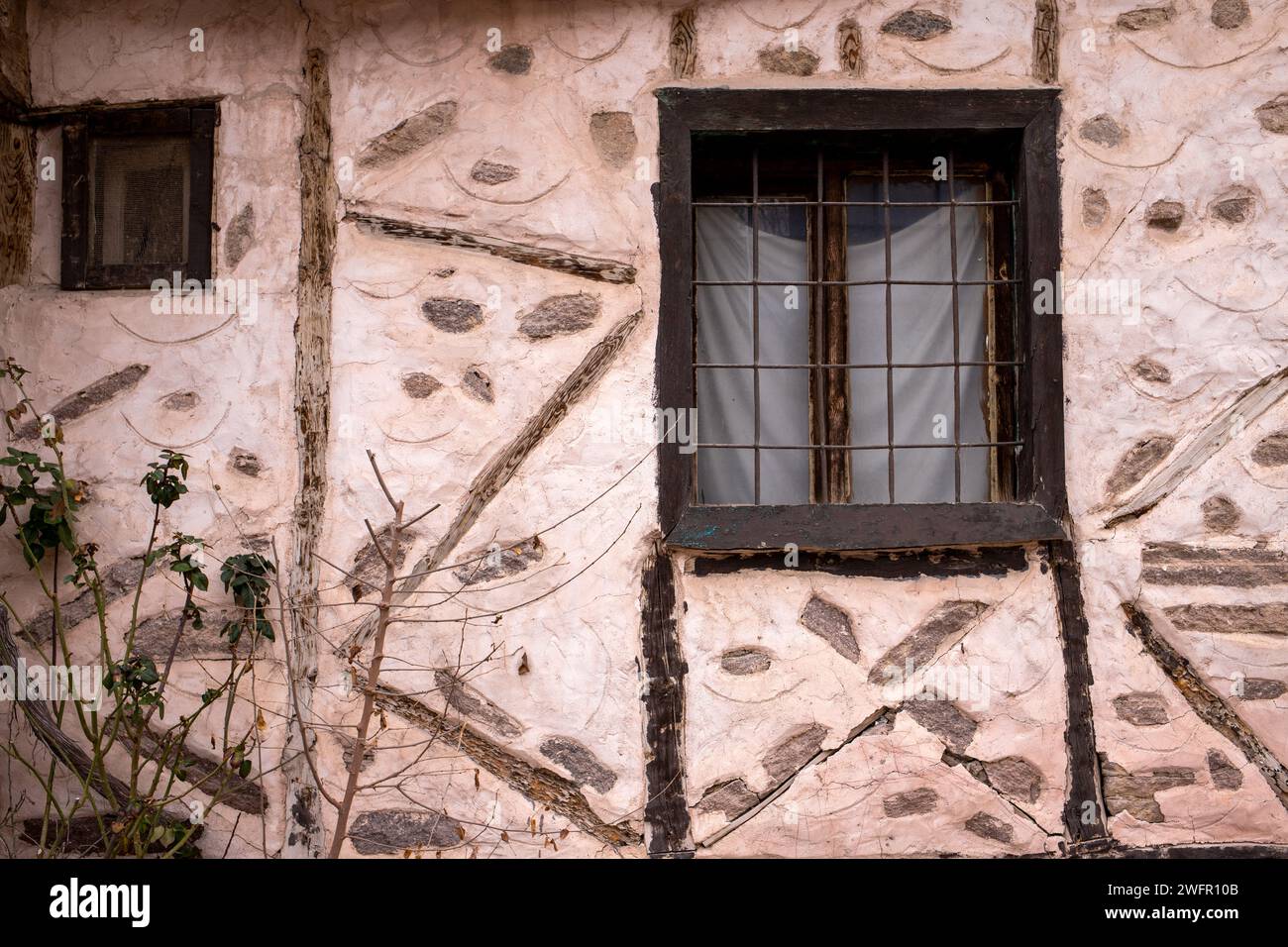Windows stone house hi-res stock photography and images - Alamy