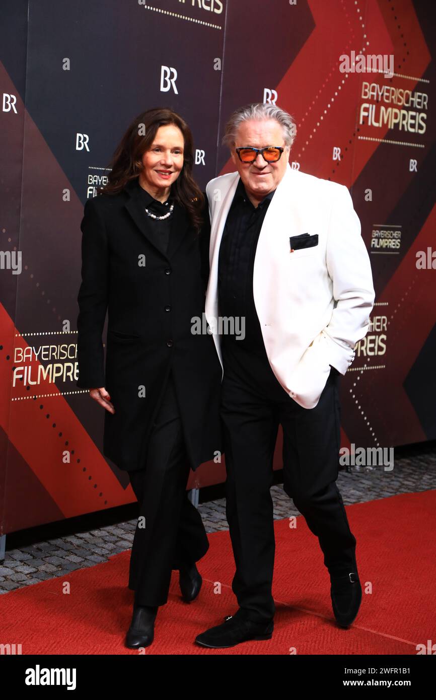 Michael Brandner mit Ehefrau Karin Brandner bei der Verleihung des 45 ...